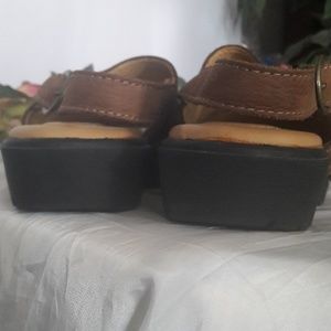 Cobbie Cuddlers | Shoes | Cobble Cuddlers 65 Comfort Sandals Leather ...